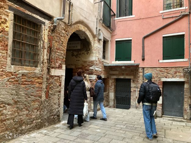 Mysterious tales of ghosts and murders walking tour in Venicer - Klook ...