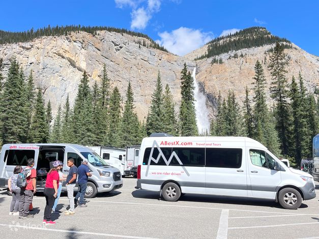 Experience Banff National Park & Lake Louise - Moraine Lake | Nature's ...