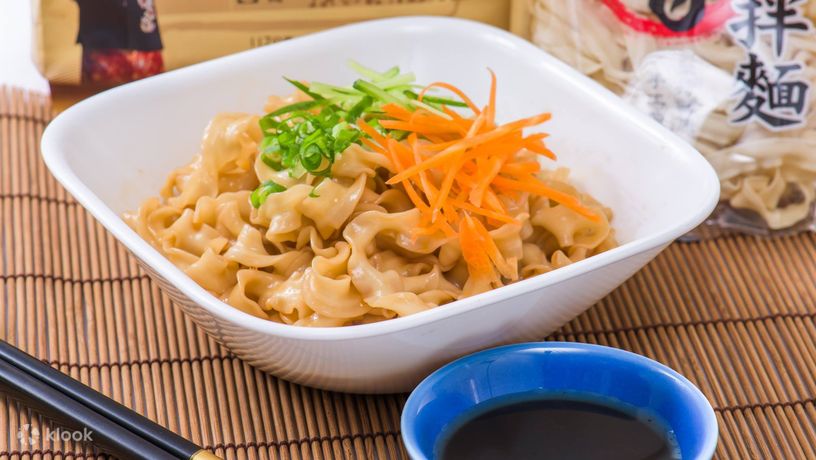 Zeng Noodles with Scallion & Spicy Sichuan Sauce (Taiwan Airport Pick ...
