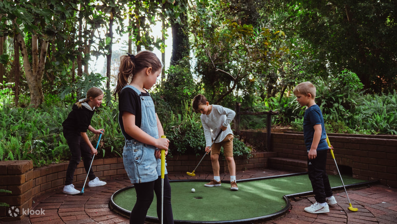 Glow Golf Experience in Wanneroo Botanic Gardens - Klook ประเทศไทย