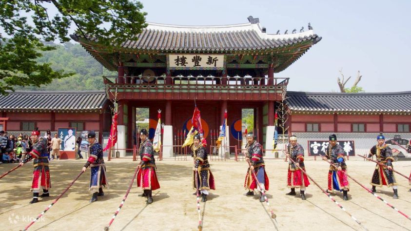 Suwon Hwaseong Traditional Market Day Trip by Wondertrip - Klook United ...