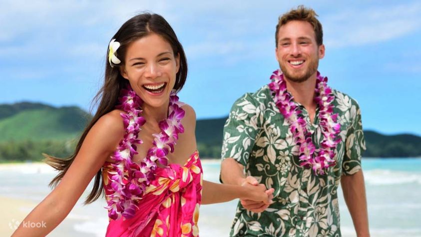 Hawaiian Lei Flower Greeting at Daniel K. Inouye International Airport ...