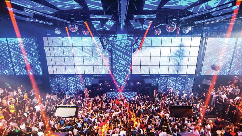 4 Hours Group Nightclub Crawl By Party Bus With Free Drinks in Las ...