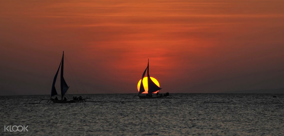 Sunset Paraw Sailing in Boracay Island, Philippines