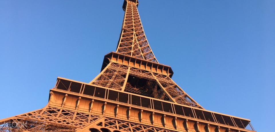 에펠탑 등반 체험 및 투어