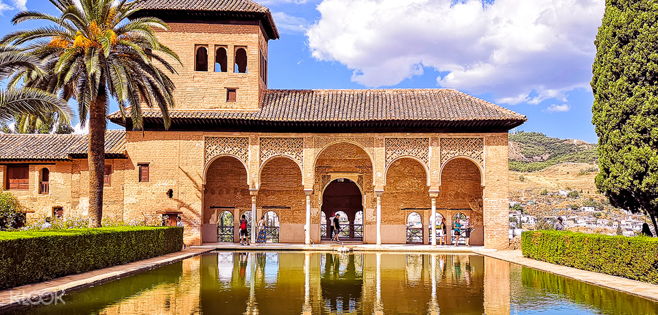 Alhambra Nasrid Palaces Guided Day Tour from Seville - Klook US