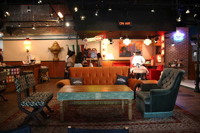 Recreate Your Favorite F.R.I.E.N.D.S. Scenes at Central Perk Singapore ...