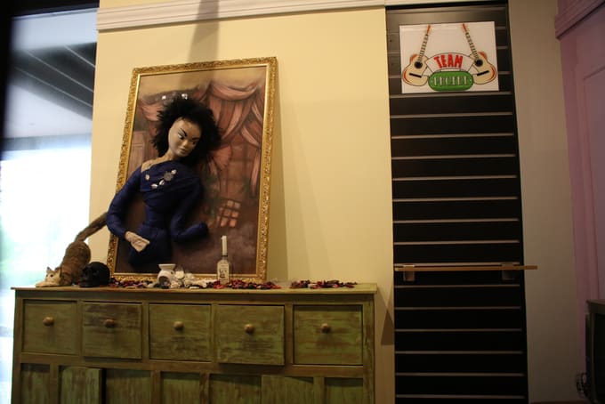 Recreate Your Favorite F.R.I.E.N.D.S. Scenes at Central Perk Singapore ...