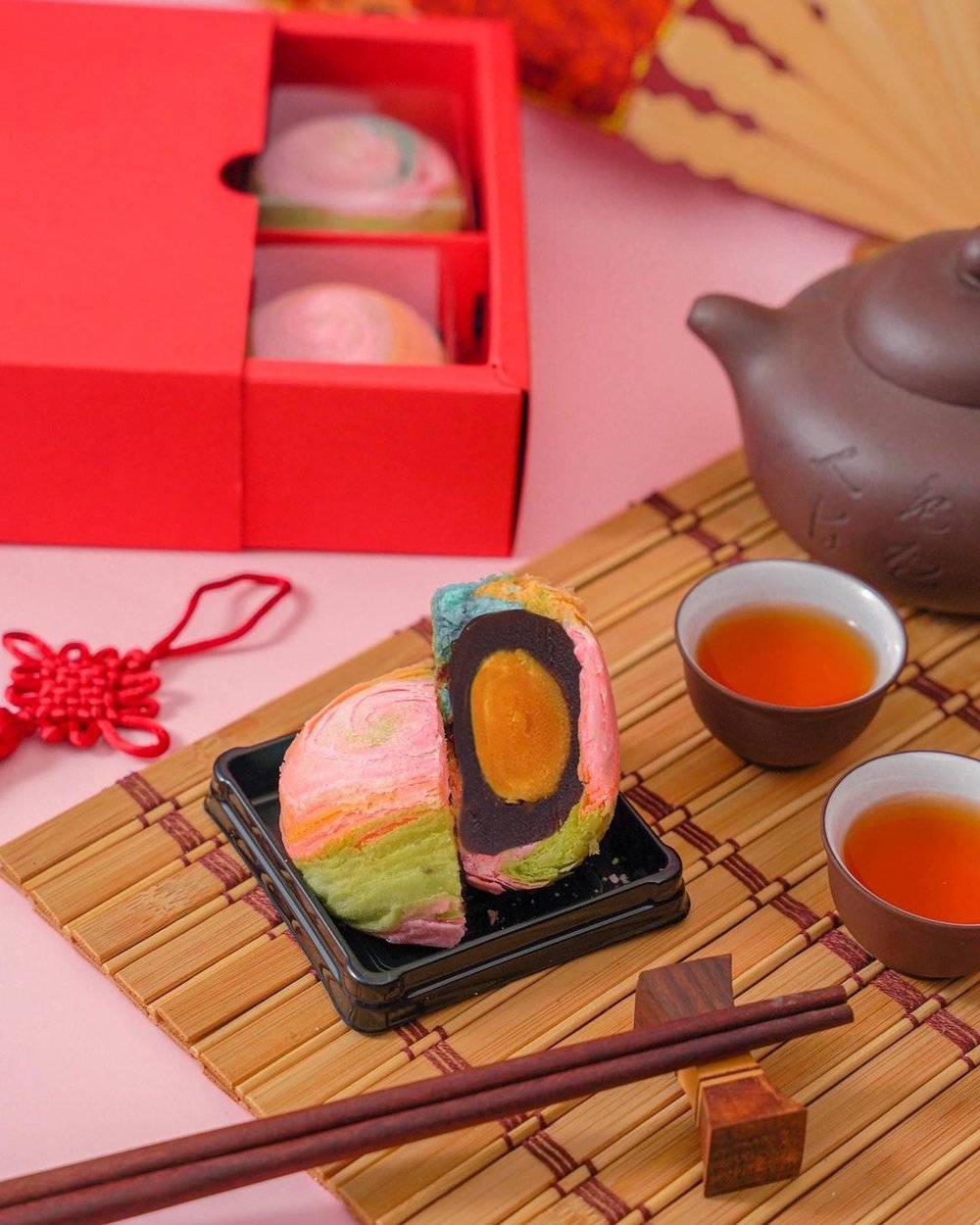 12 Aesthetic, Chic, And Unique Mooncake Gift Sets That Are Perfect For ...