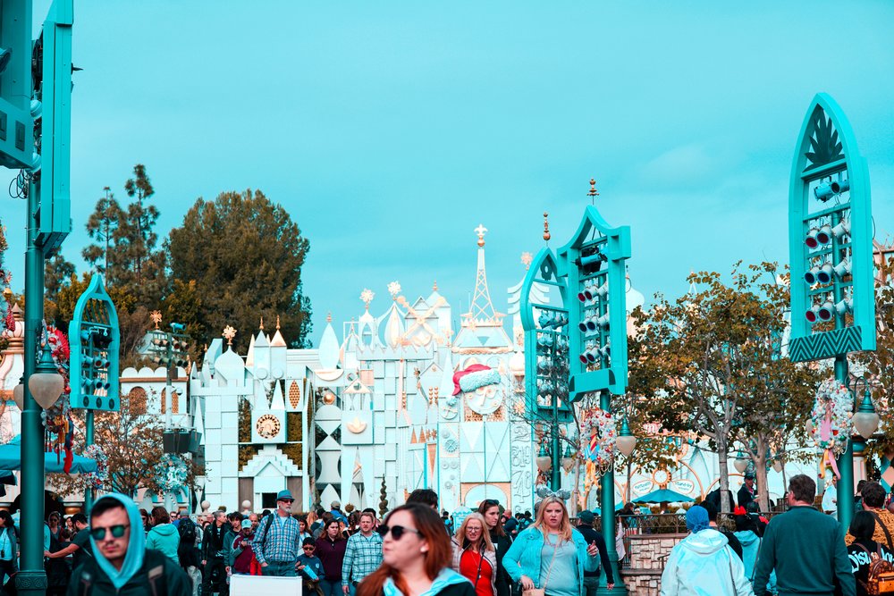 Enjoy The Most Joyful Christmas Celebration In Disneyland Park - Klook ...