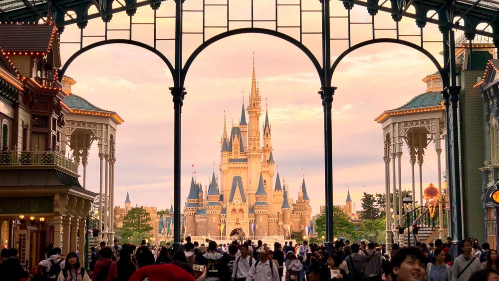 Tokyo Disneyland vs Tokyo DisneySea - Which Theme Park Is for You ...