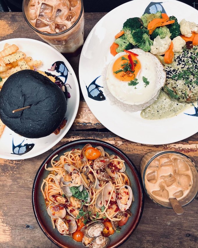 13 Best Halal Cafes In KL: Muslim-friendly Restaurants Serving Yummy ...