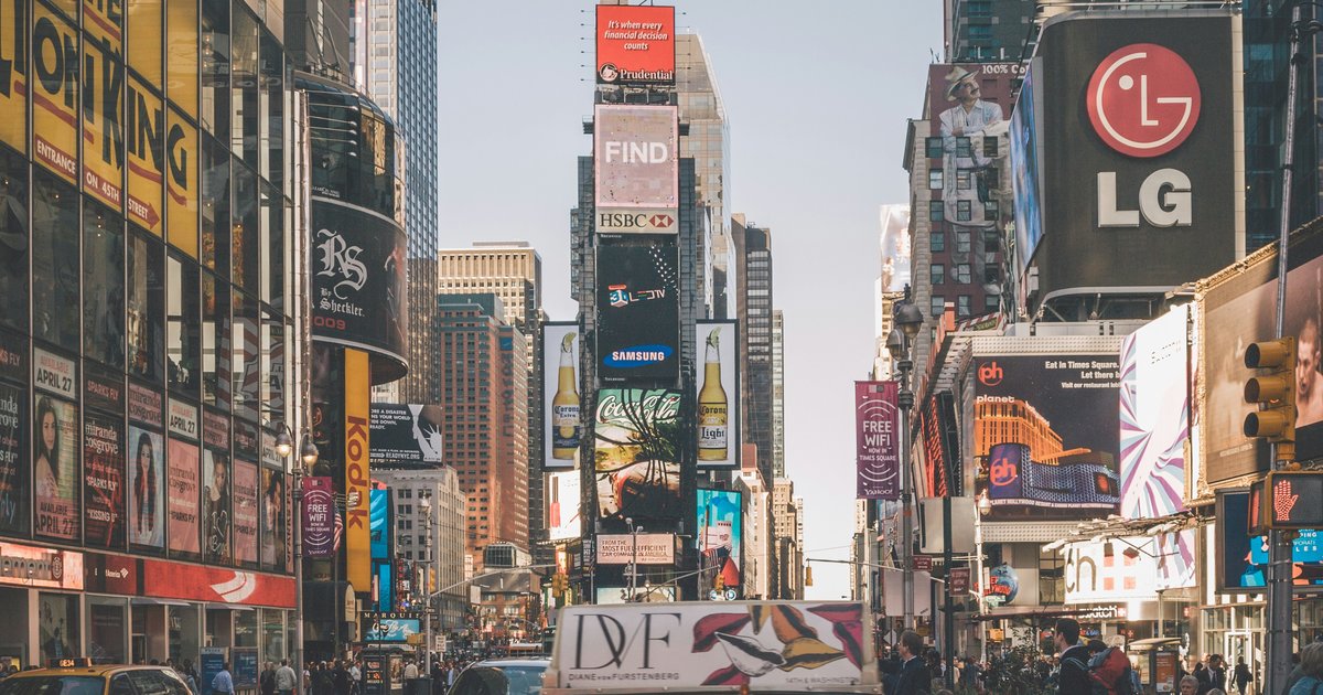 Times Square NYC: শীর্ষ আকর্ষণ ও পর্যালোচনা