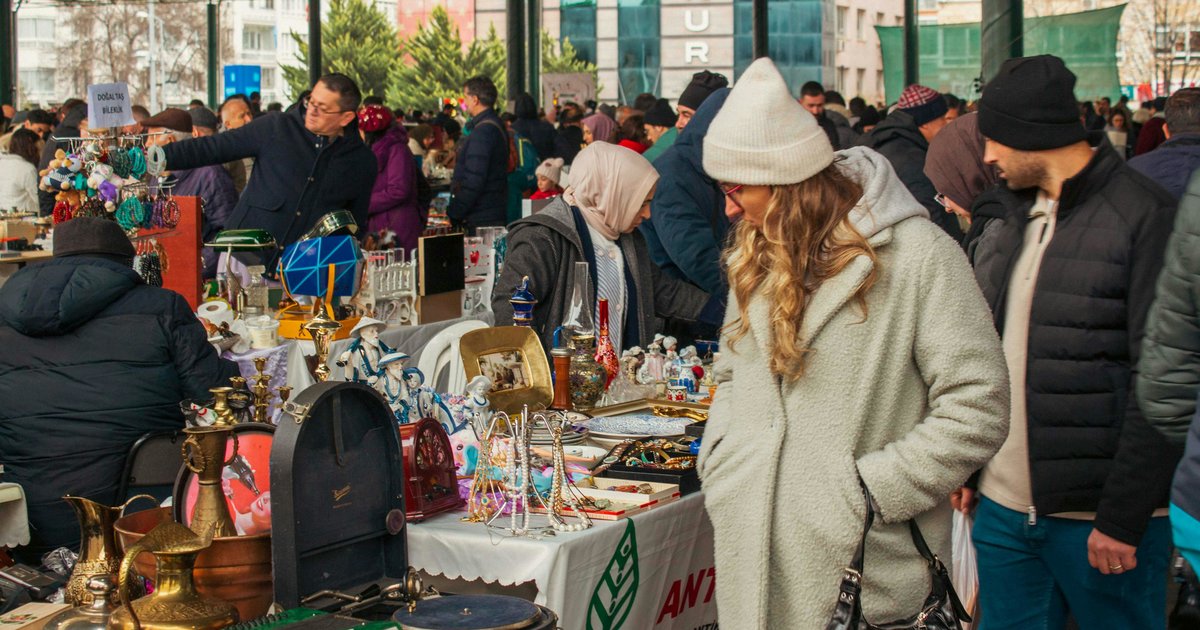 Best Vintage Markets in Paris : Where to Shop Like a Local - Klook ...