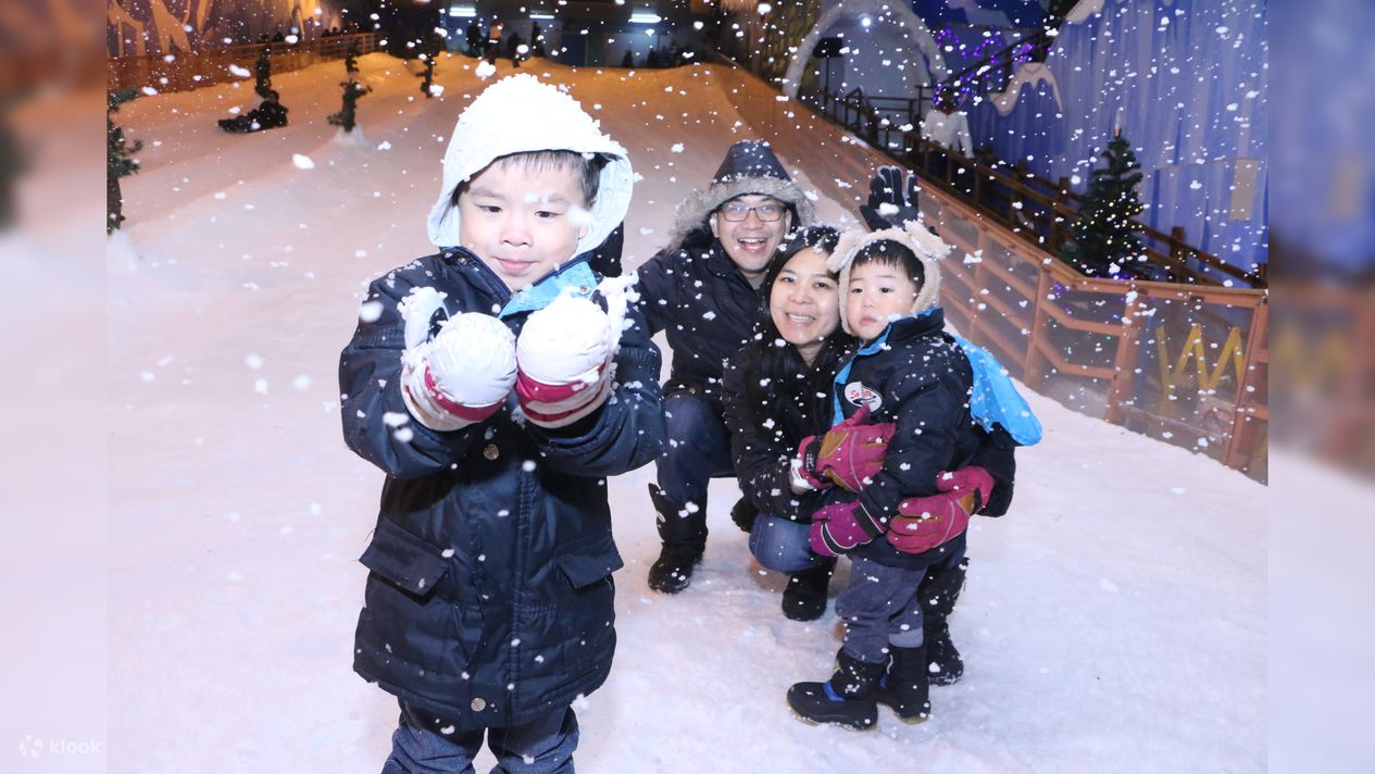 Snow Play Session in Snow City Singapore - Klook Singapore