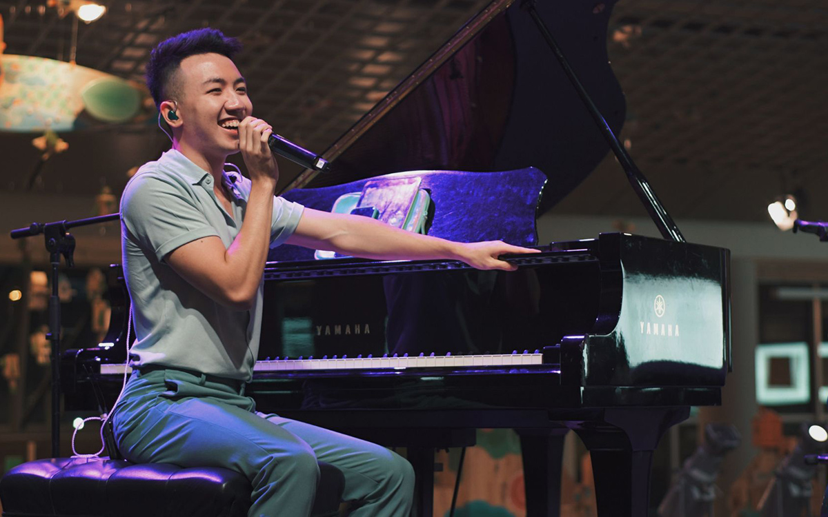 A Festive Evening with Owen Li | Concert | Esplanade