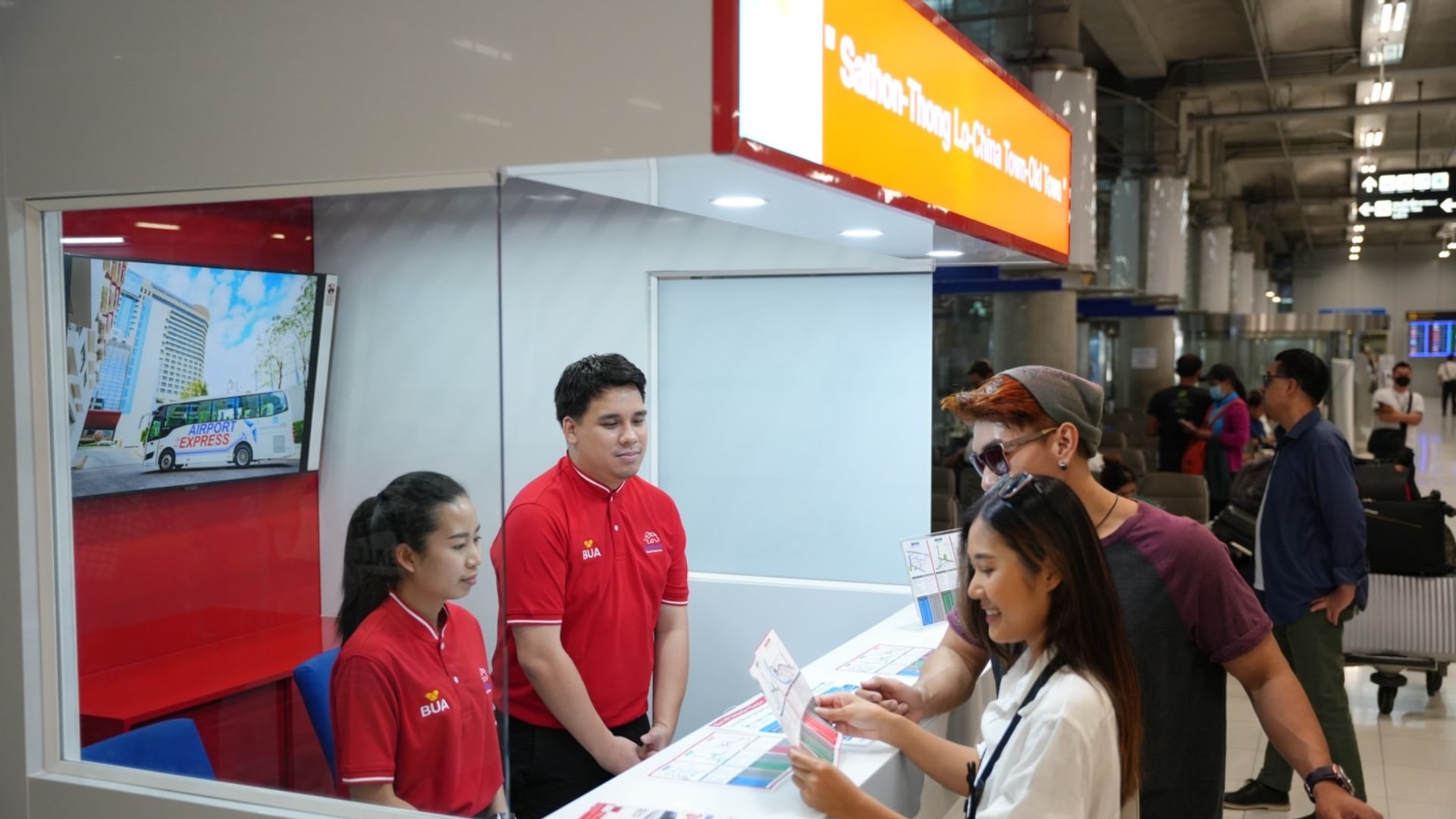 Autobús del aeropuerto entre el aeropuerto y Bangkok City Elephant ...