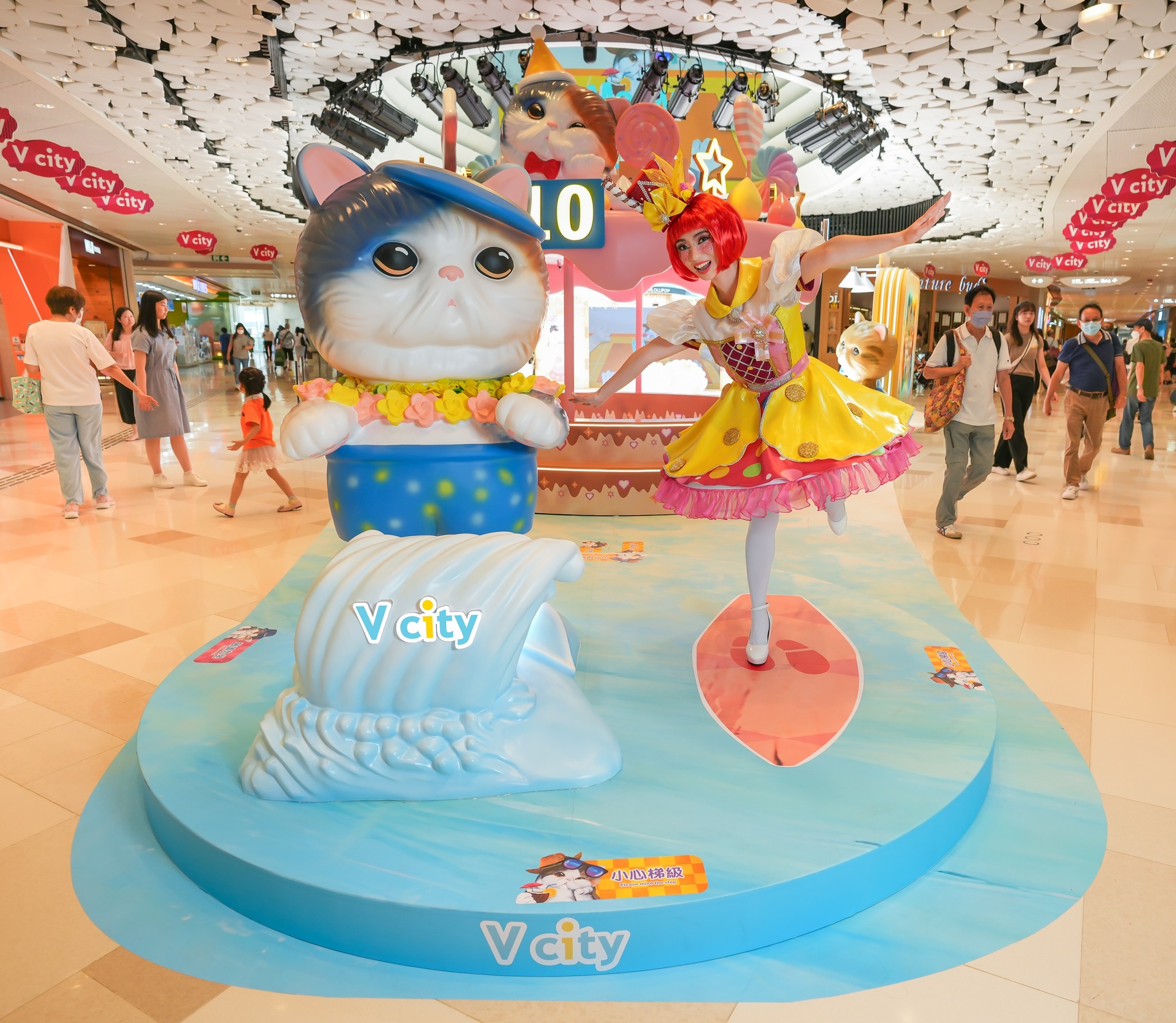 「沖」向夏日嘉年華｜The Meowaii Fiesta 裝置｜V city x LeonLollipop