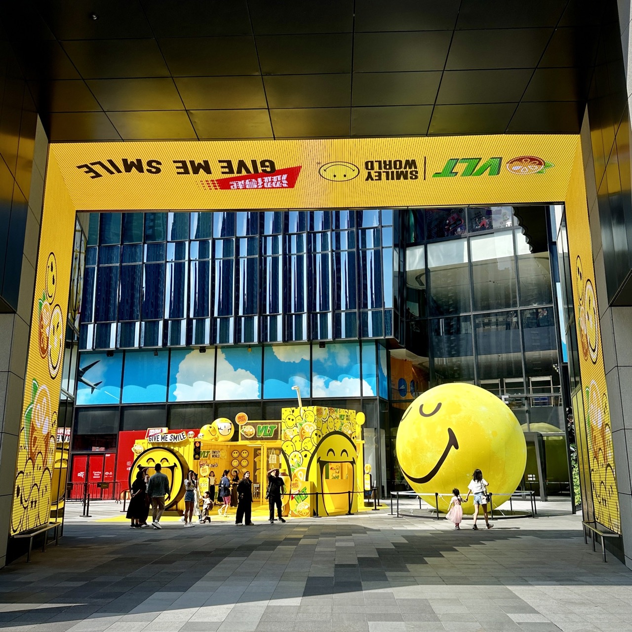 VLT聯乘SmileyWorld® Pop Up Store｜AIRSIDE