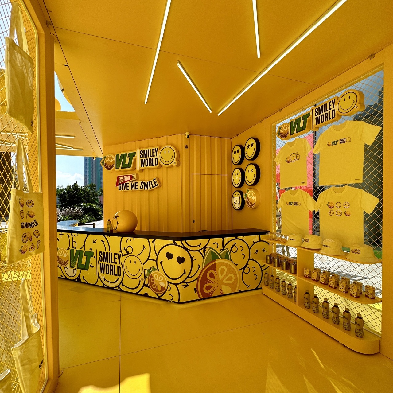 VLT聯乘SmileyWorld® Pop Up Store｜AIRSIDE