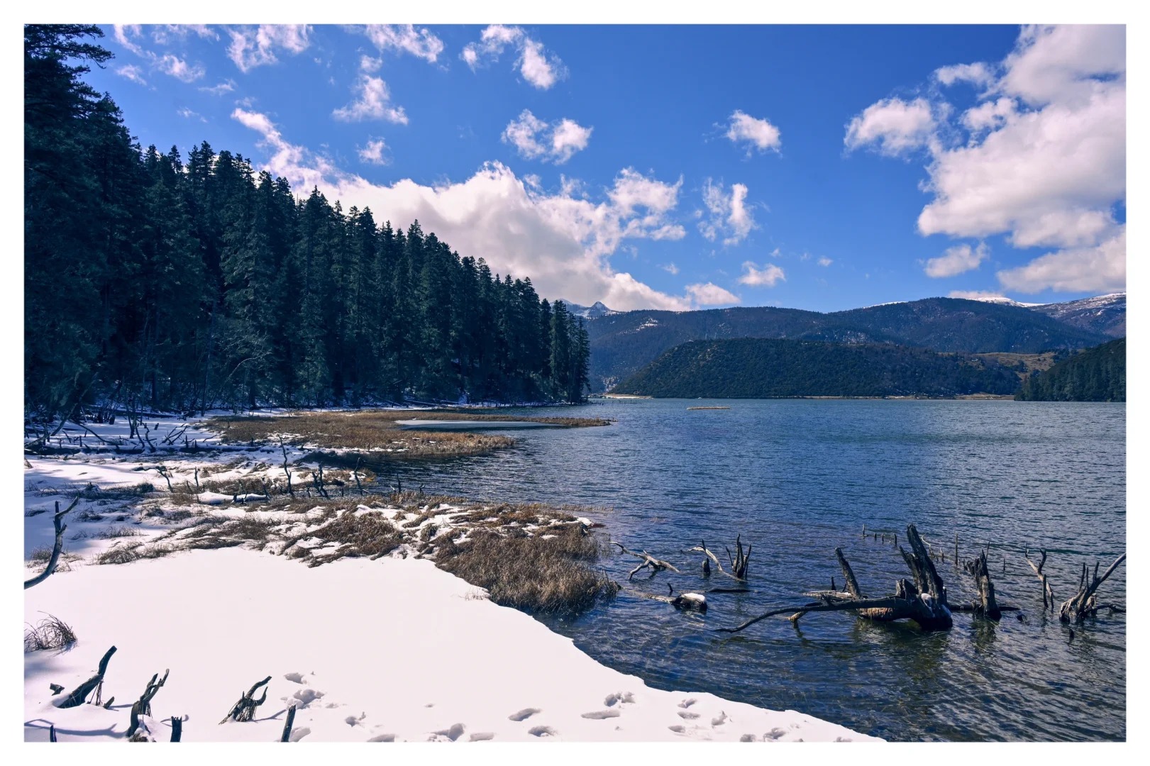雲南香格里拉松贊林寺普達措一日遊（松贊林寺+普達措國家公園+獨克宗古城+納帕海+感受藏民生活+捕捉草原湖泊的壯美） - Klook 客路