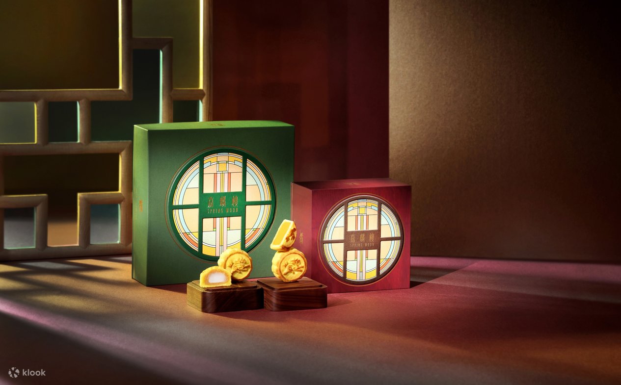 Spring Moon at The Peninsula Hong Kong |Spring Moon Mooncakes, Sesame ...