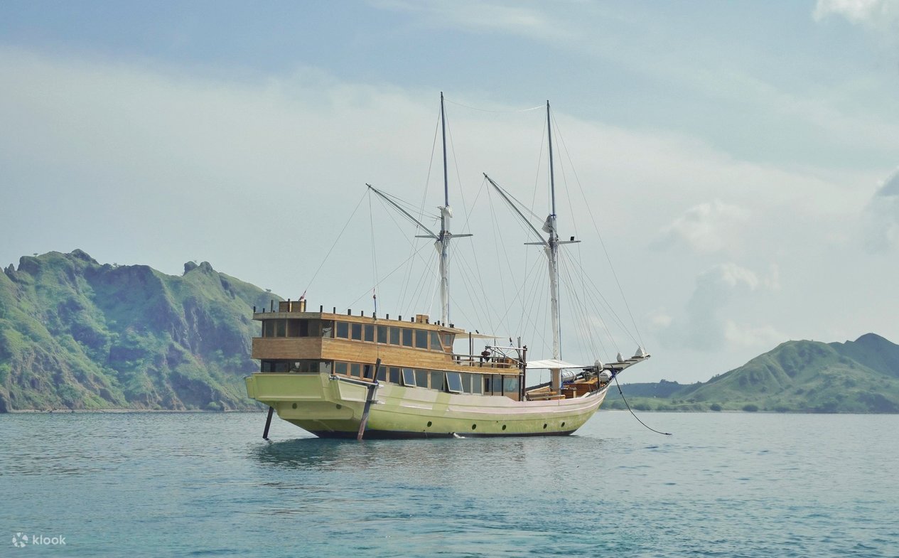 Leticia Phinisi 3D2N Sailing Komodo Liveaboard from Labuan Bajo - Klook ...