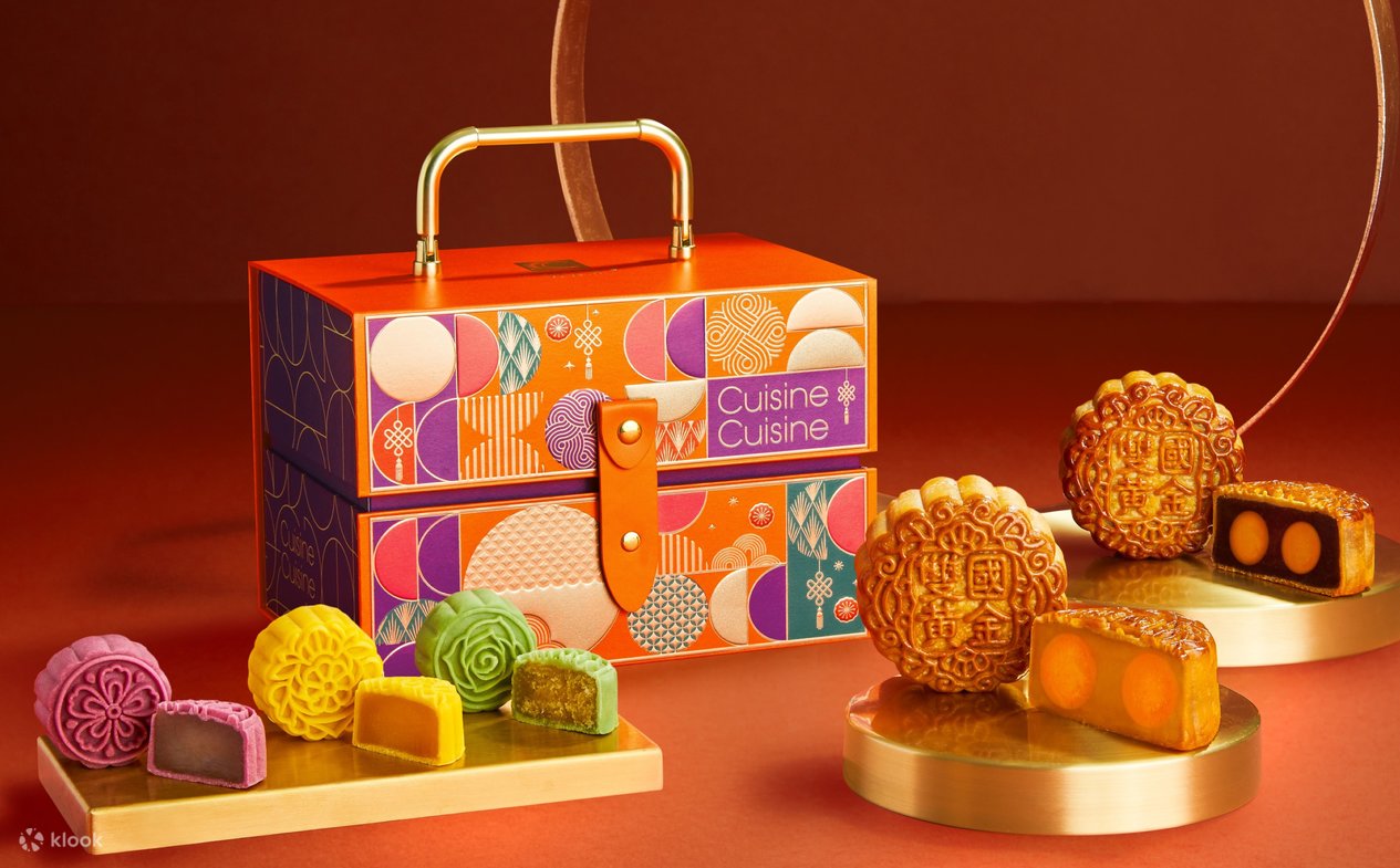 Cuisine Cuisine Mooncakes | White Lotus Seed Puree Mooncakes with ...