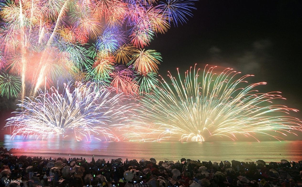 Mikuni Fireworks Festival, Shirakawa-go, Takayama 2 Days Bus Tour ...