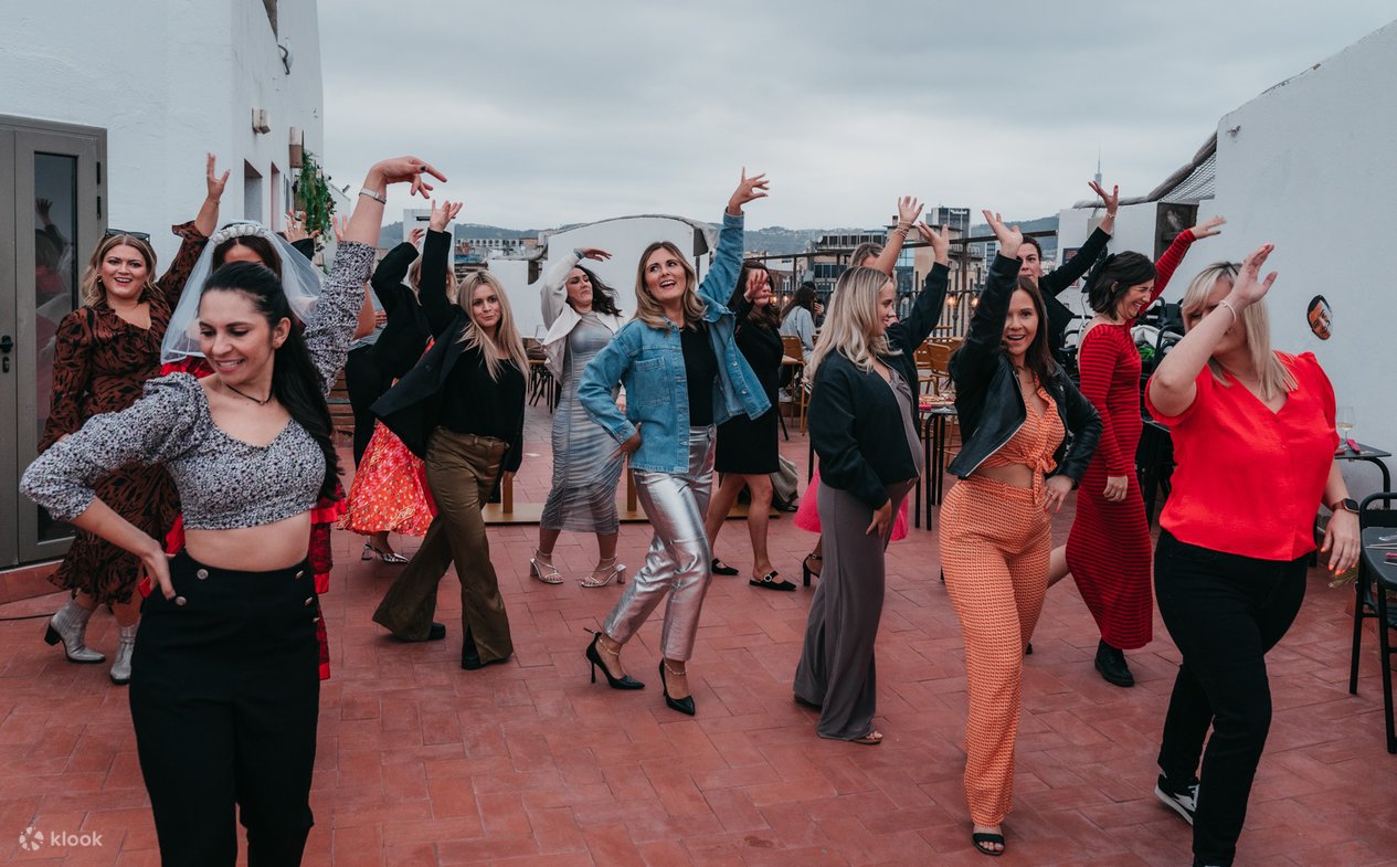 Barcelona Sangria and Salsa Dancing Experience - Klook