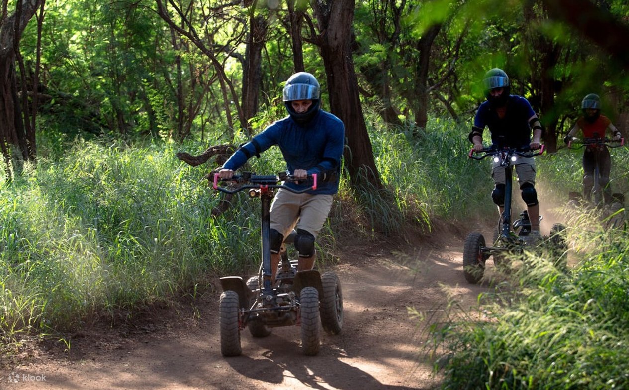 ประสบการณ์ขับรถ ATV แบบยืน & 3 Zip Lines พร้อมบริการรับส่งจาก Waikiki ...