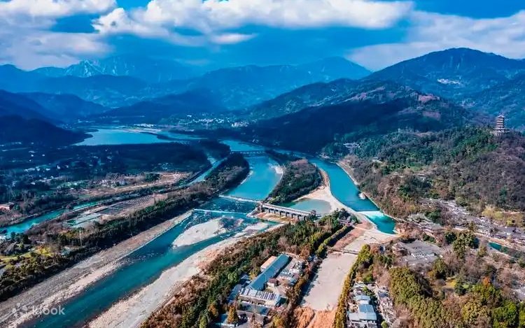 Chengdu Panda Valley and Dujiangyan Private Day Tour - Klook