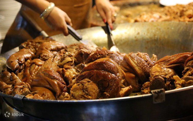 Tour privato all inclusive di mezza giornata al mercato notturno di Chiang Mai Chang Phuak Gate ...