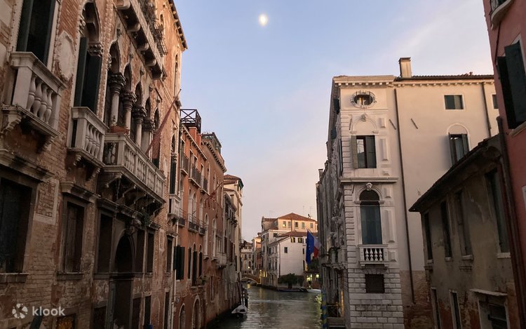 Mysterious tales of ghosts and murders walking tour in Venicer - Klook ...