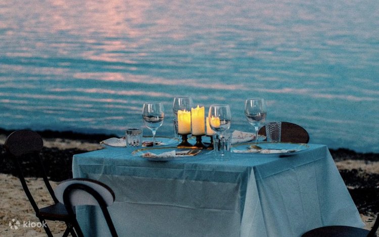 romantic dinner date setup