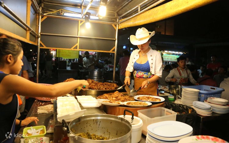 Tour privato all inclusive di mezza giornata al mercato notturno di Chiang Mai Chang Phuak Gate ...