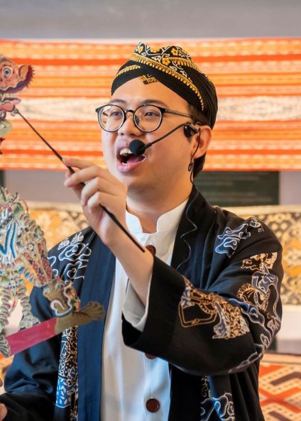 Tales from the Nusantara:The Traditional Poem of Senor Costa