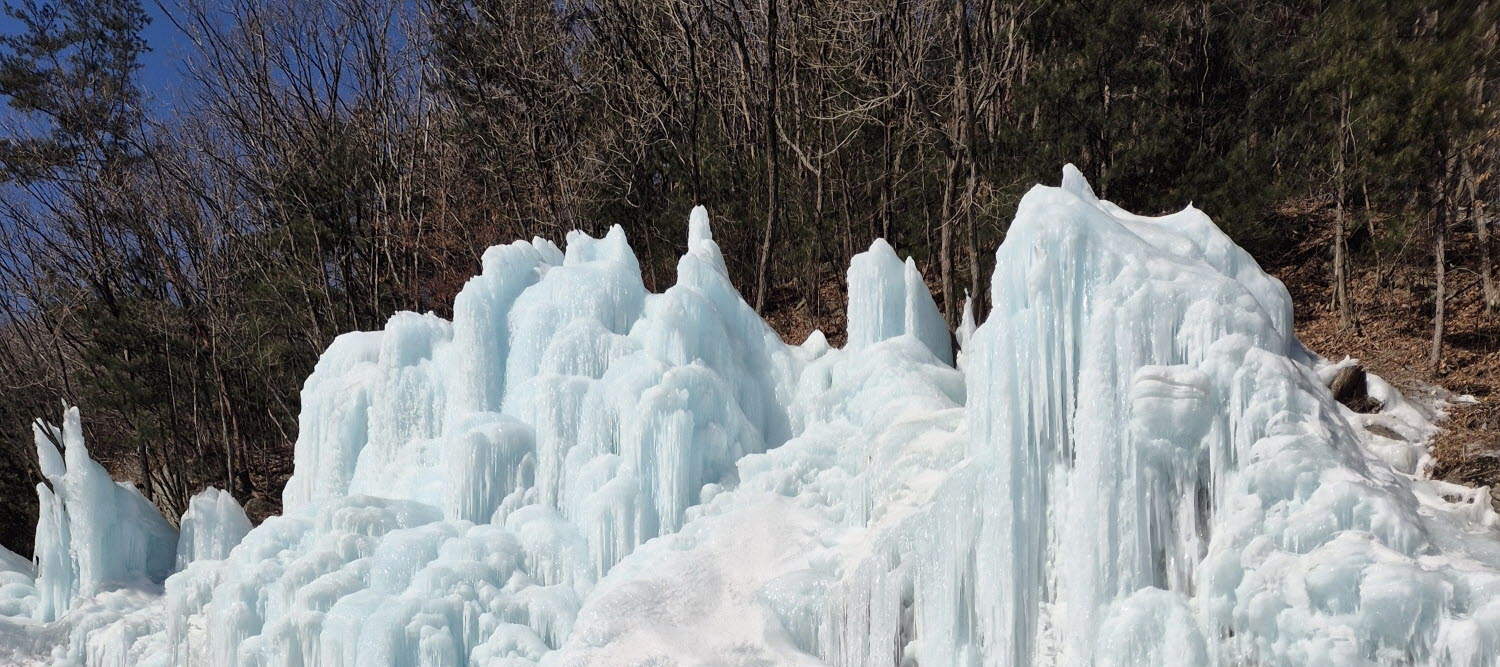 Feel the Korea winter in the Ice valley and Snow sledding park - Klook ...