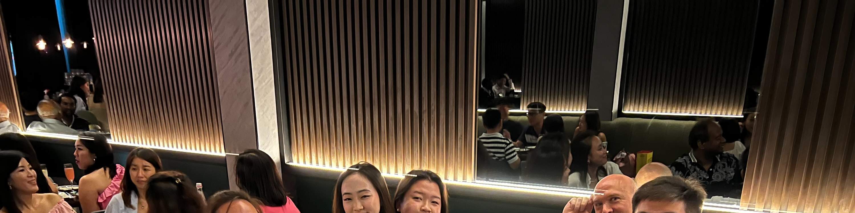 Party Singapore Bespoke Pub Crawl - Klook