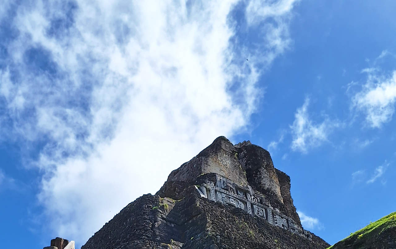 Explore Xunantunich: The Majestic Mayan Ruin Archaeological Site in ...