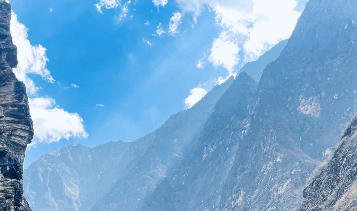 Tiger Leaping Gorge High Trail 1-Day Hike (Lijiang + Dragon Cave ...