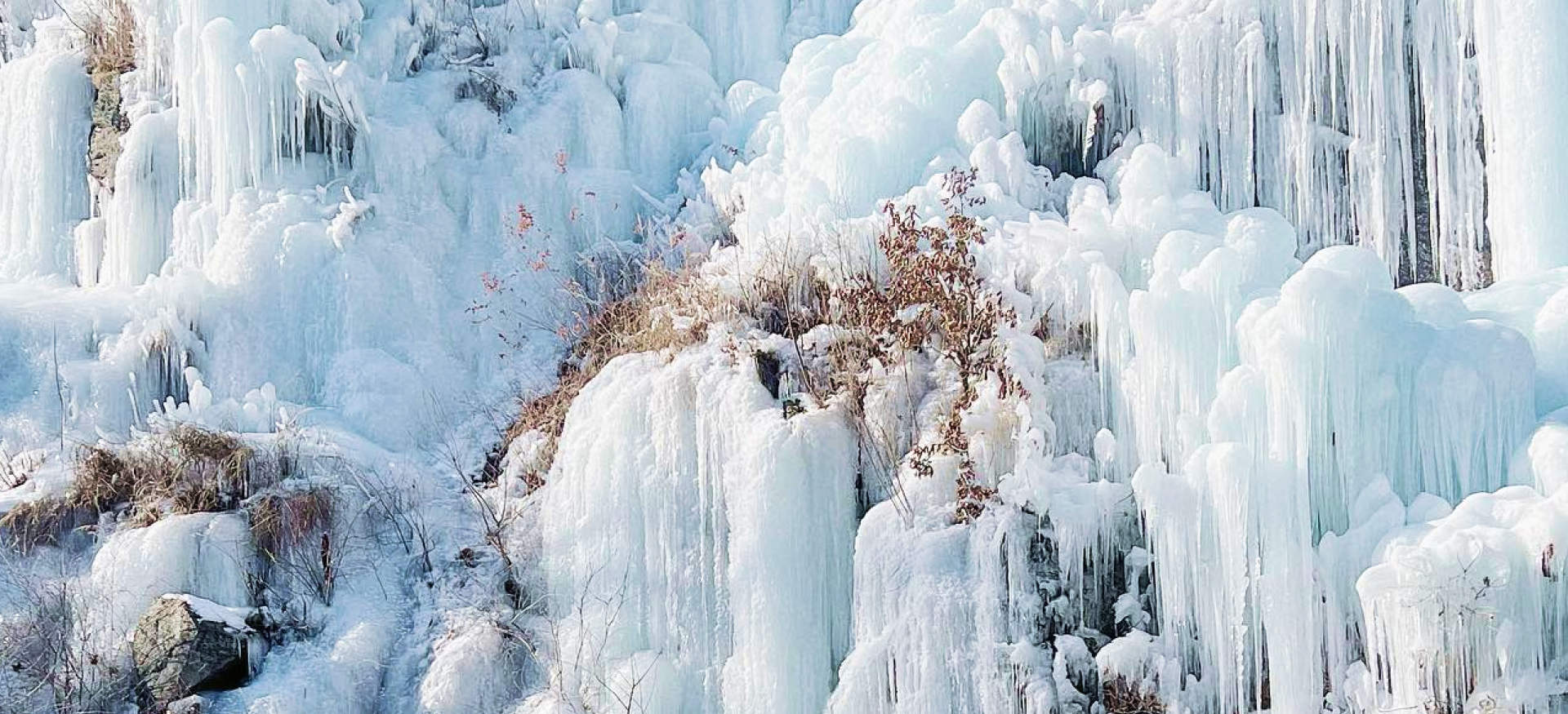Elysian Ski Resort & Eobi Ice Valley Day Tour From Seoul - Klook