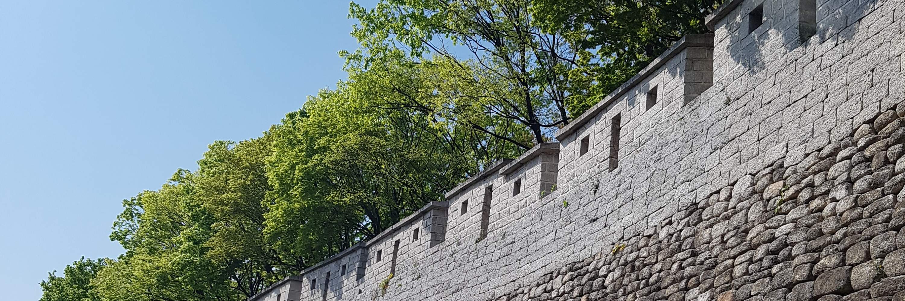 Seoul Fortress Wall Walking Tour: Waryong Park - Naksan Park section ...