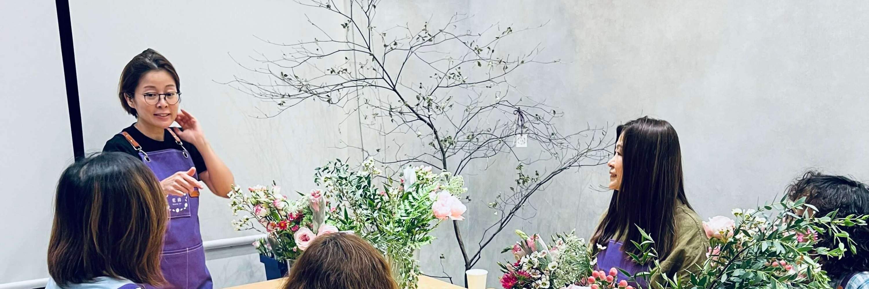 Little Bouquet Arrangement Hana En: Elegant Miniature Floral Decor - Klook