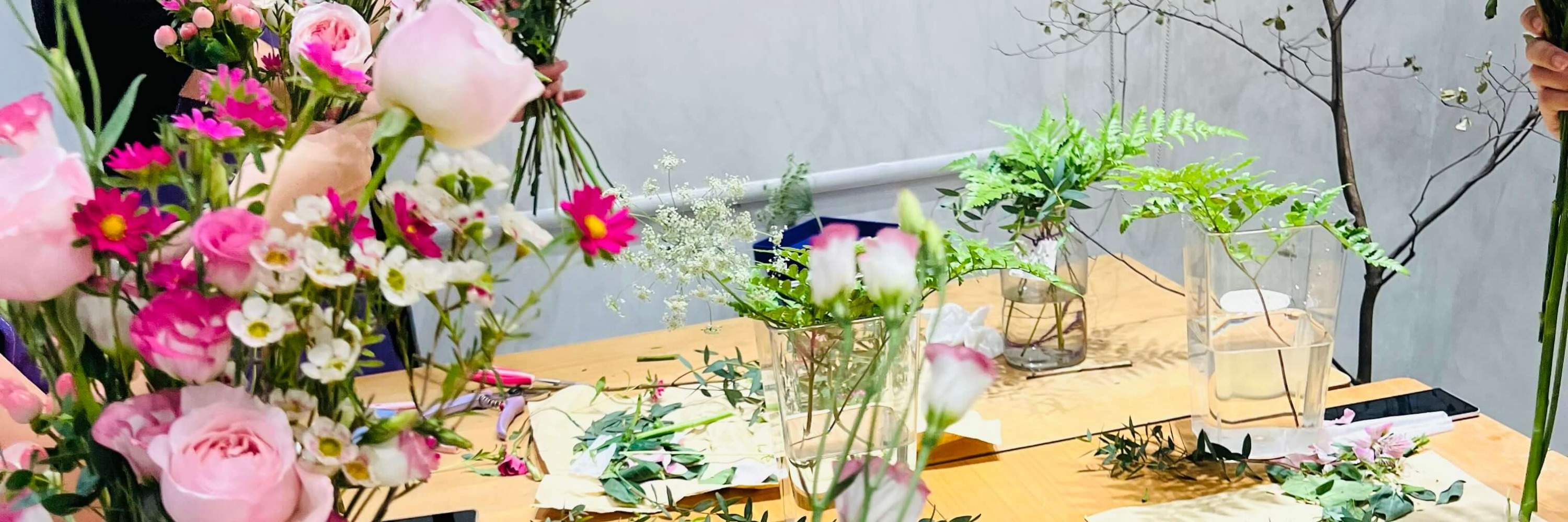 Little Bouquet Arrangement Hana En: Elegant Miniature Floral Decor - Klook