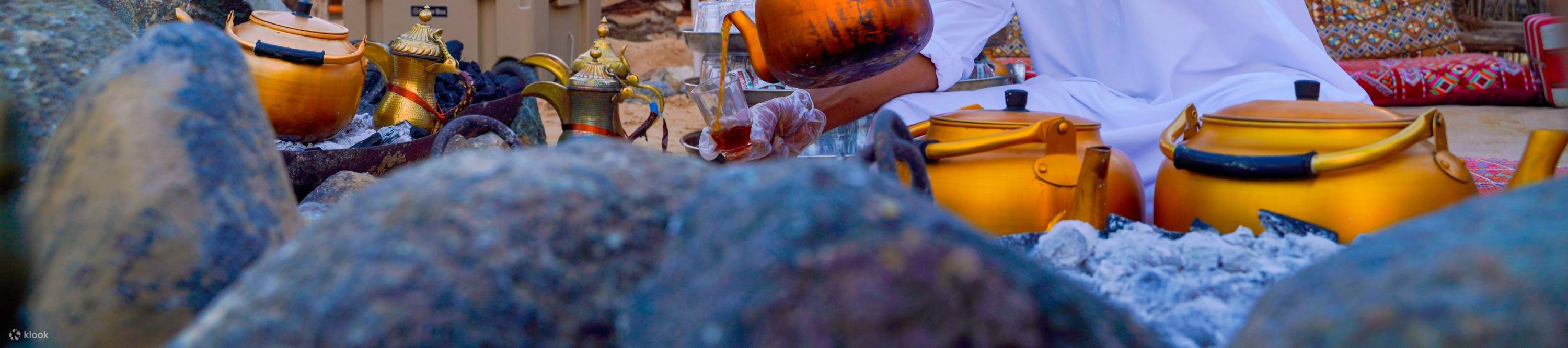 Luxury Desert Safari with Vintage G-Class & Al Marmoom Oasis Dinner - Klook