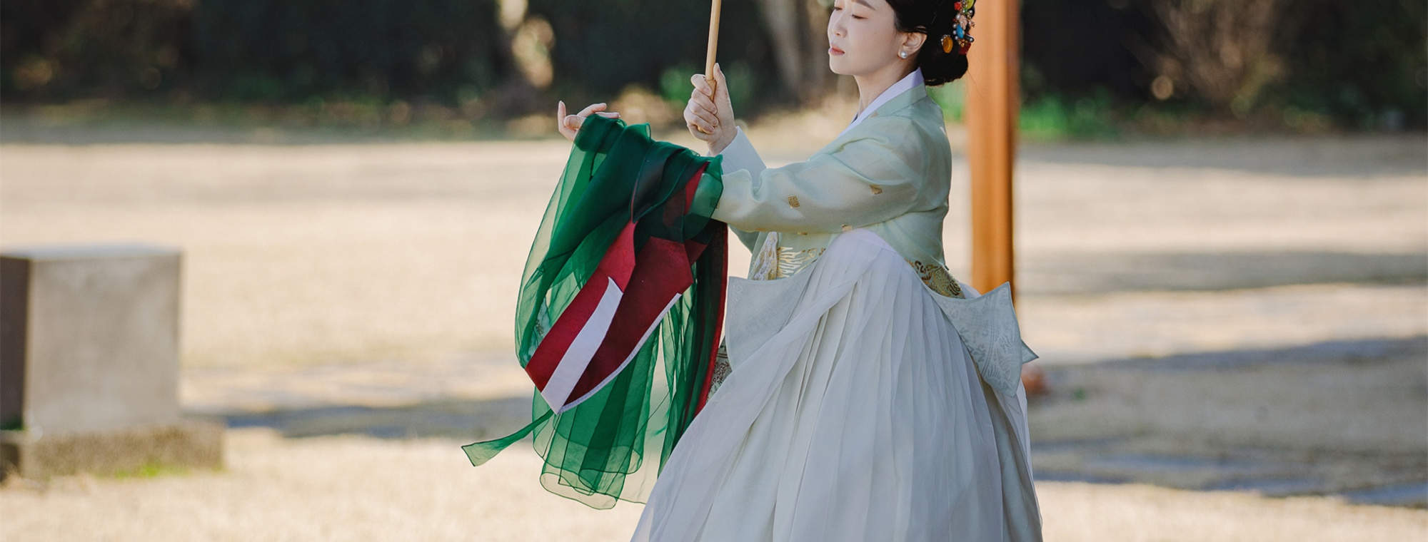 Pengalaman Pemotretan Luar Ruangan dengan Hanbok Tradisional di Pulau ...