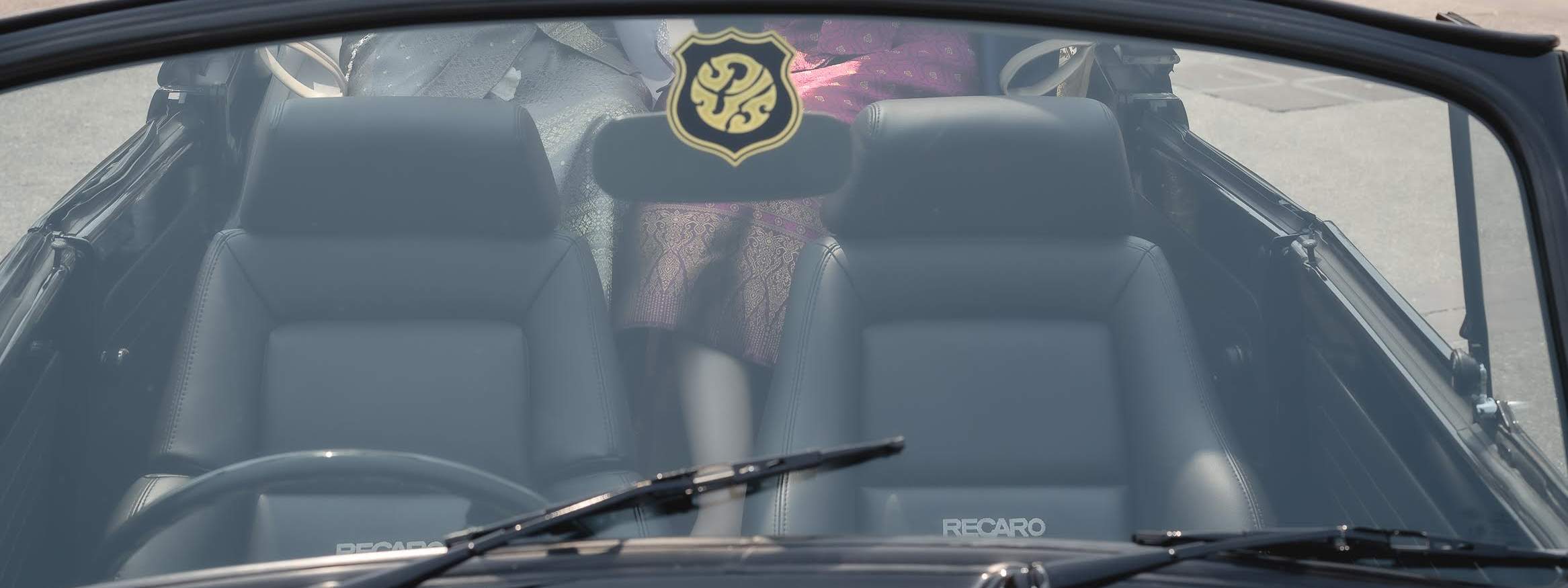 Thai dress rental with alongside a vintage cabriolet - Klook