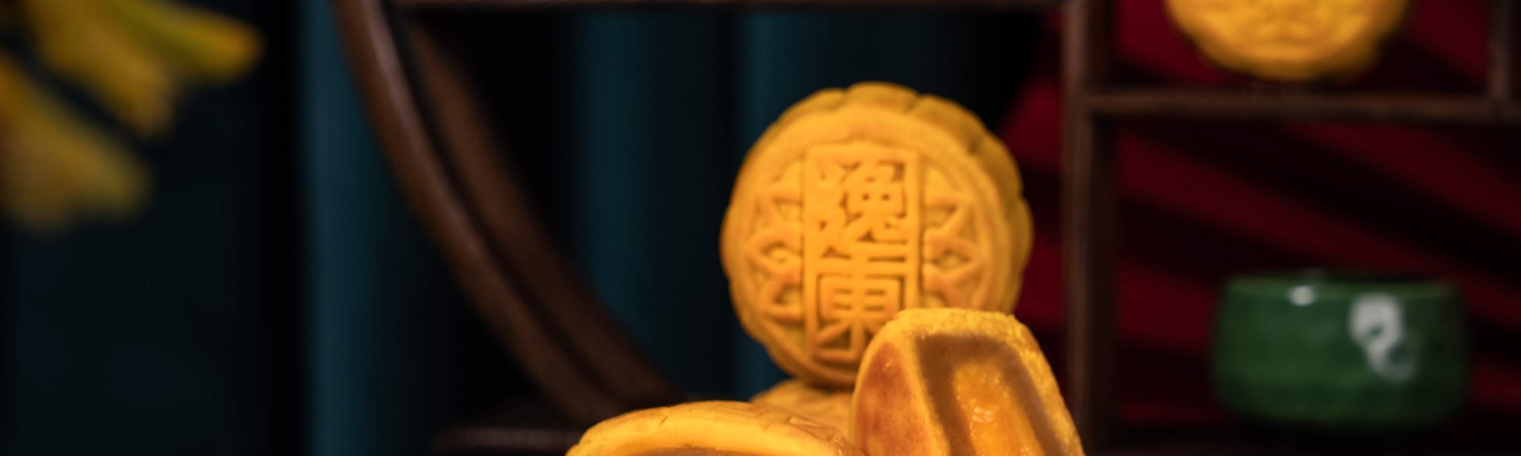 EATON HK Yat Tung Heen | Mini Lava Egg Custard Mooncake Gift Set ...