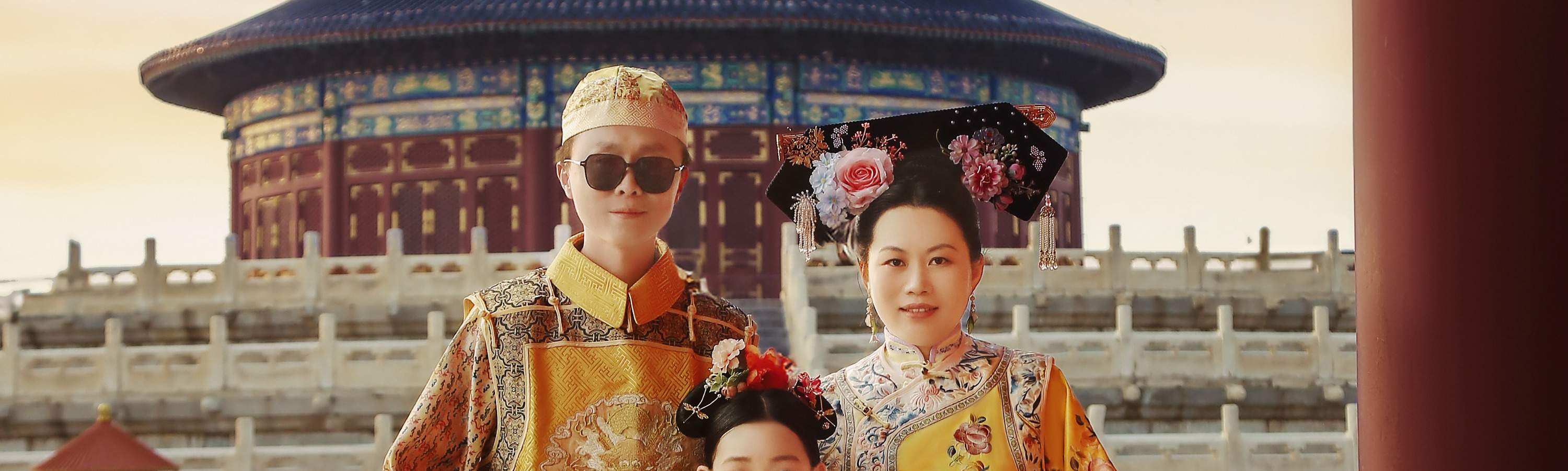 Tourists take photos in ancient Chinese costumes of Qing Palace ...